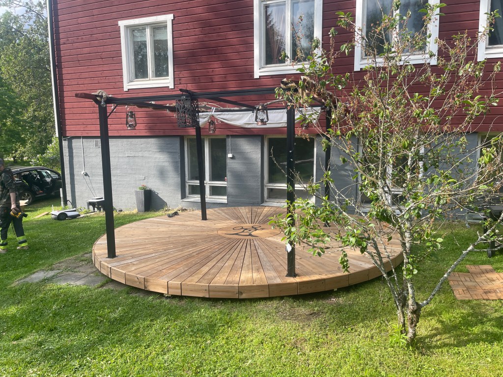 Pyöreä terassi, halkaisija 5m - Terassit.net